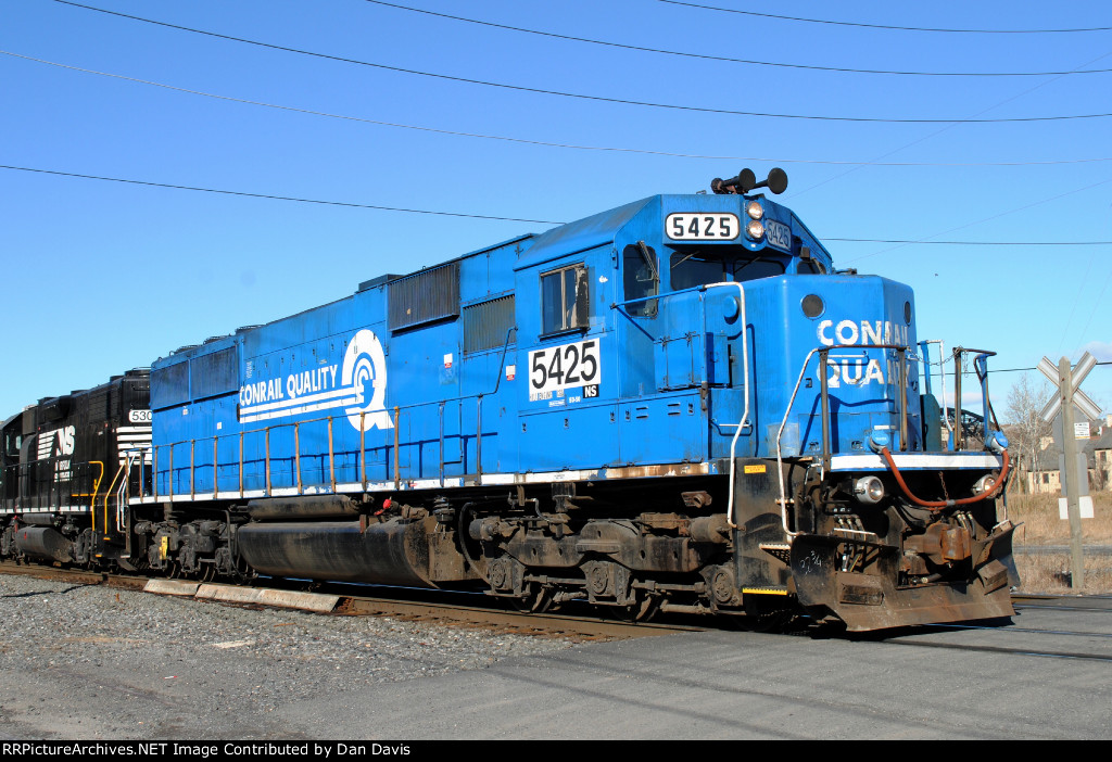 NS SD50 5425 leads H74